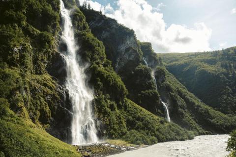 Waterfalls in Alaska | Travel Alaska
